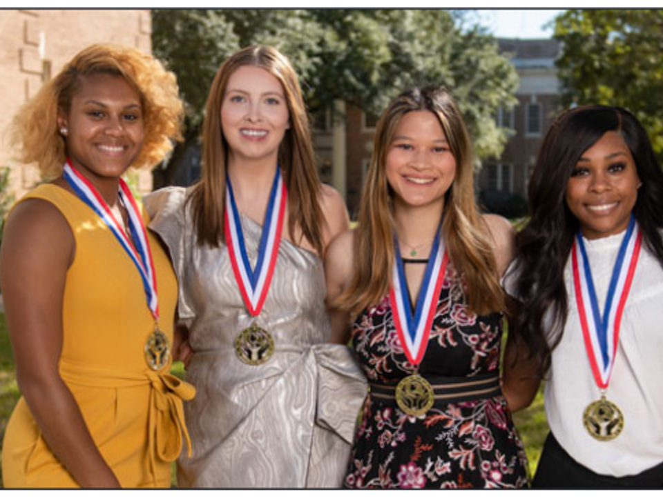 USM students receive Citizen Scholar Award for community engagement