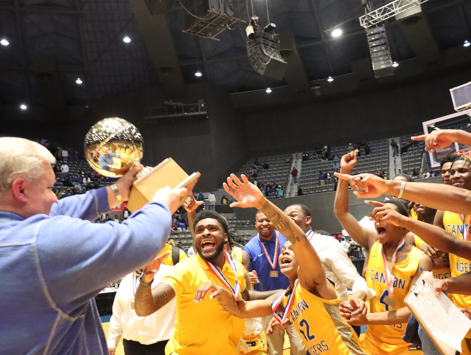 Tigers Win Basketball State Championship